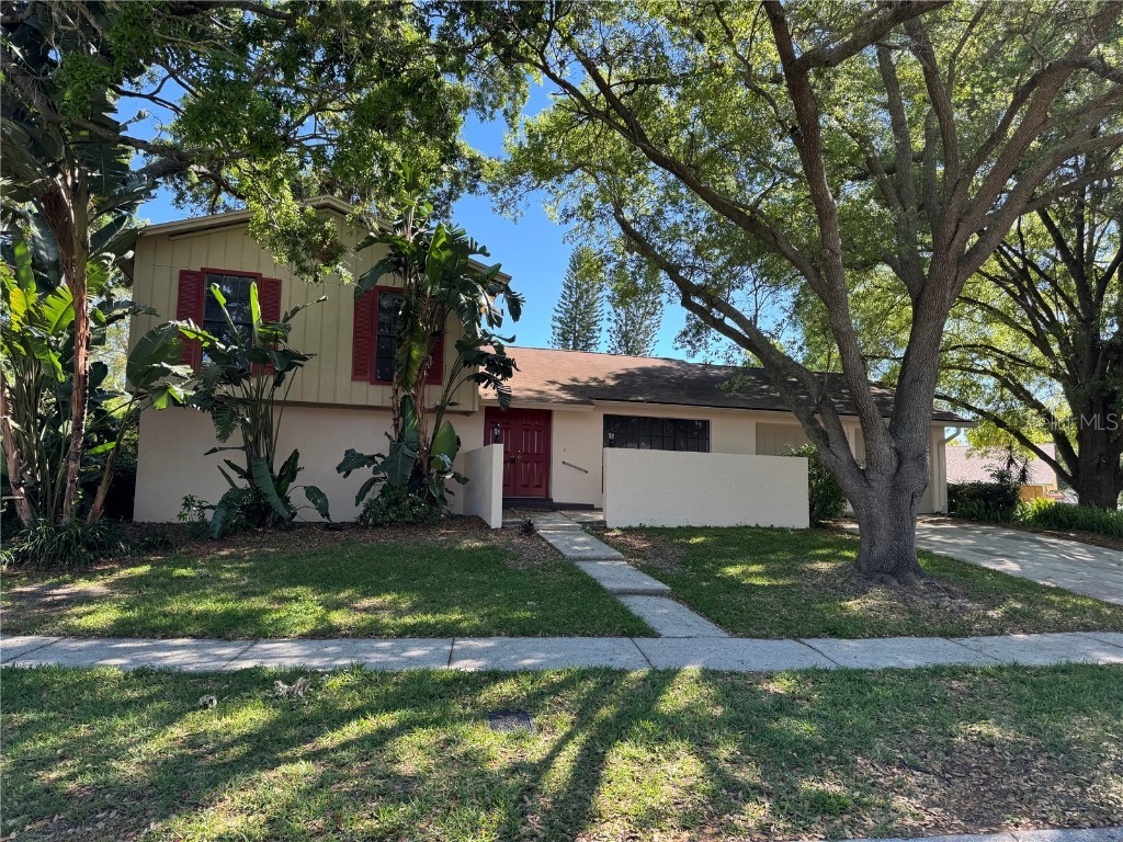 13513 Lake Magdalene Drive, Tampa, FL, 33613 | MLS: T3512794 | Edina Realty