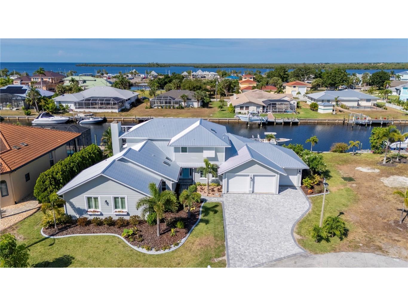 139 Seville Place SW, Port Charlotte, FL, 33952 | MLS: C7493187 | Edina ...