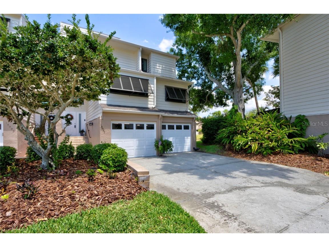 13987 Lake Point Drive, Clearwater, FL, 33762 | MLS: U8245636 | Edina ...