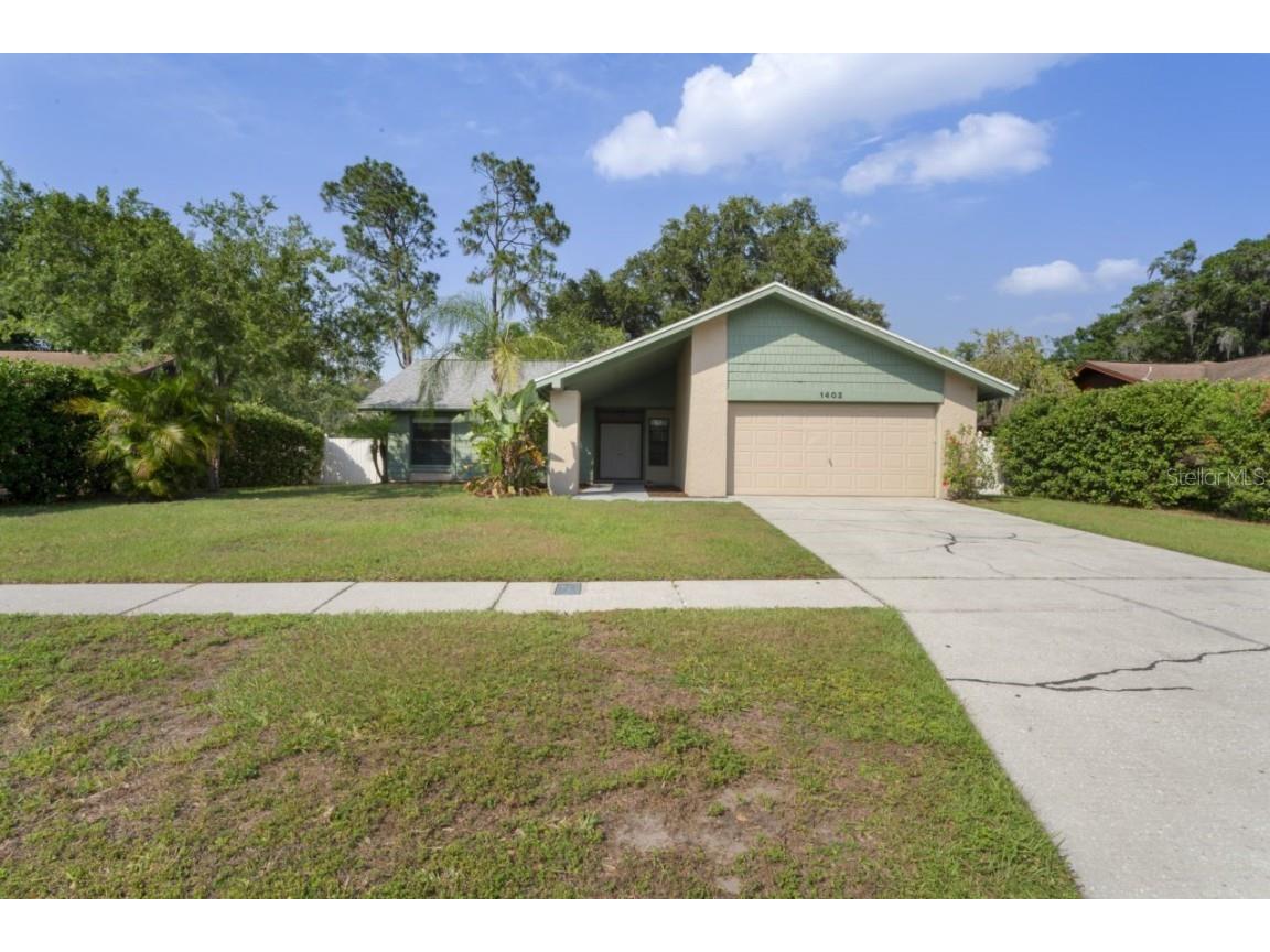 1402 Sandalwood Drive, Plant City, FL, 33563 | MLS: U8242758 | Edina Realty