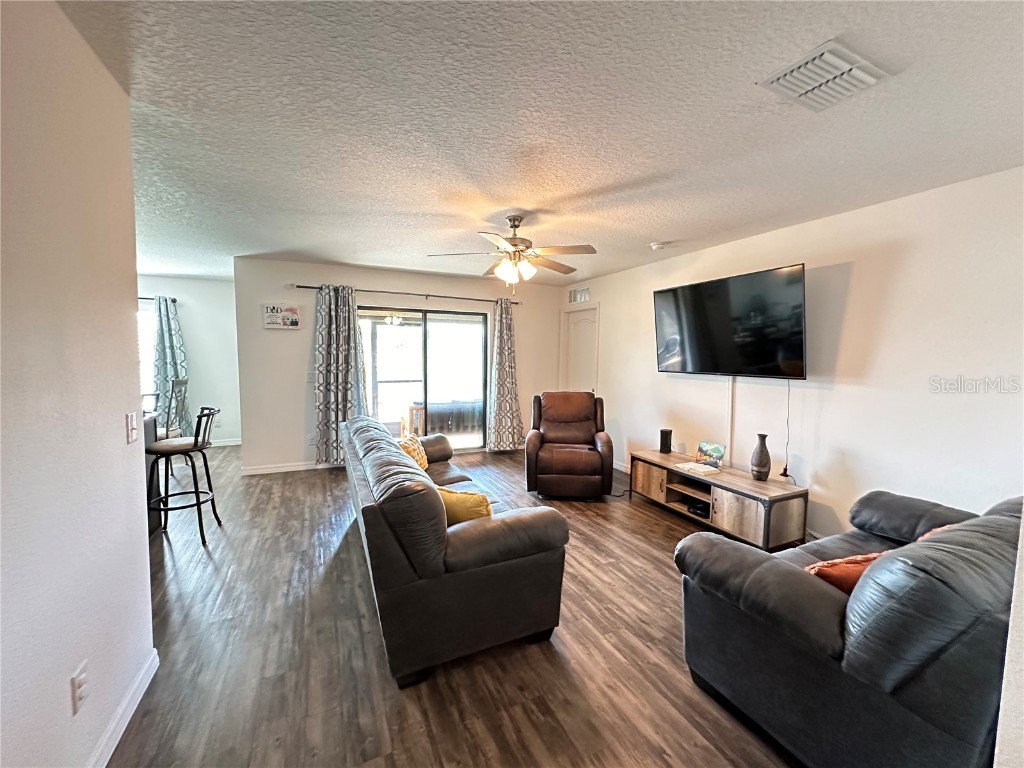 1511 Swan Lake Circle, Dundee, FL, 33838 | MLS: O6208945 | Edina Realty