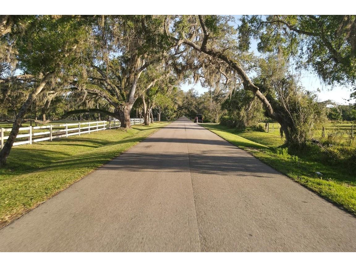 15111 Gaddy Up Ranch Road, Sarasota, FL, 34240 | MLS: A4566477 | Edina ...