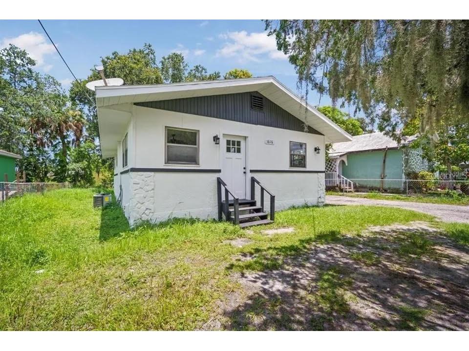 1616 18th Street Court E, Palmetto, FL, 34221 | MLS: U8246571 | Edina ...