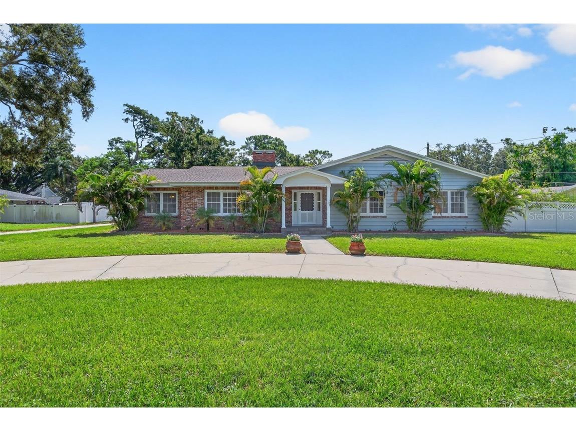 1647 Robin Hood Lane, Clearwater, FL, 33764 | MLS: TB8409193 | Edina Realty