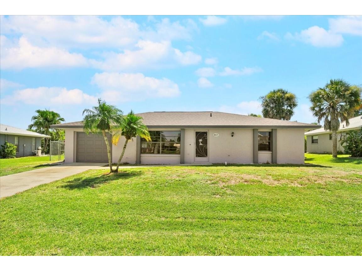 18671 Macgill Avenue, Port Charlotte, FL, 33948 | MLS: N6139580 | Edina ...