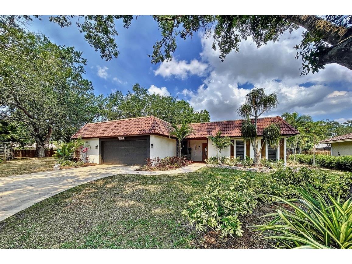 1868 Riviera Circle, Sarasota, FL, 34232 | MLS: A4566685 | Edina Realty
