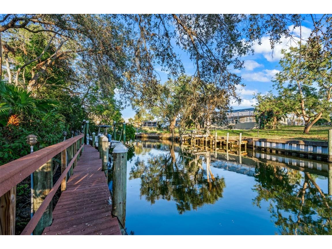1887 Buccaneer Circle, Sarasota, FL, 34231 | MLS: A4593903 | Edina Realty
