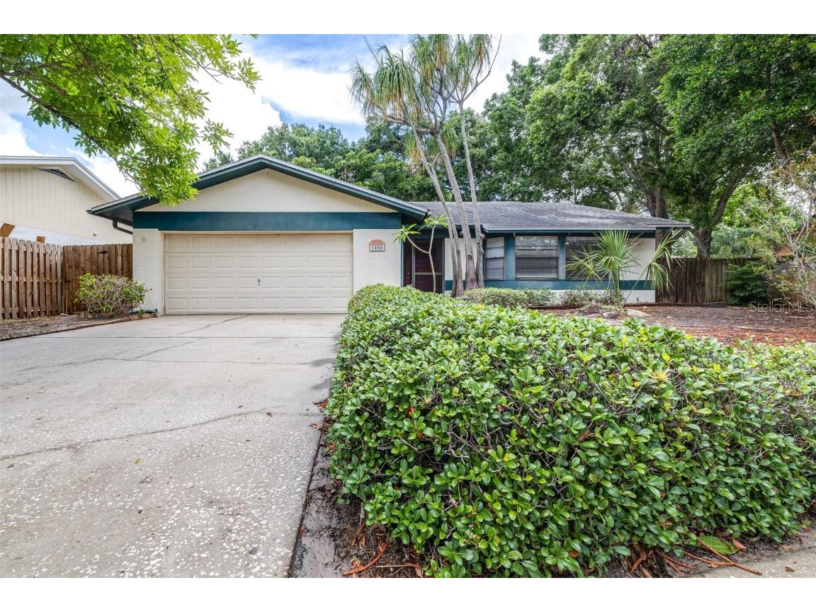 1888 Sunset Woods Court, Clearwater, FL, 33763 | MLS: U8247528 | Edina ...