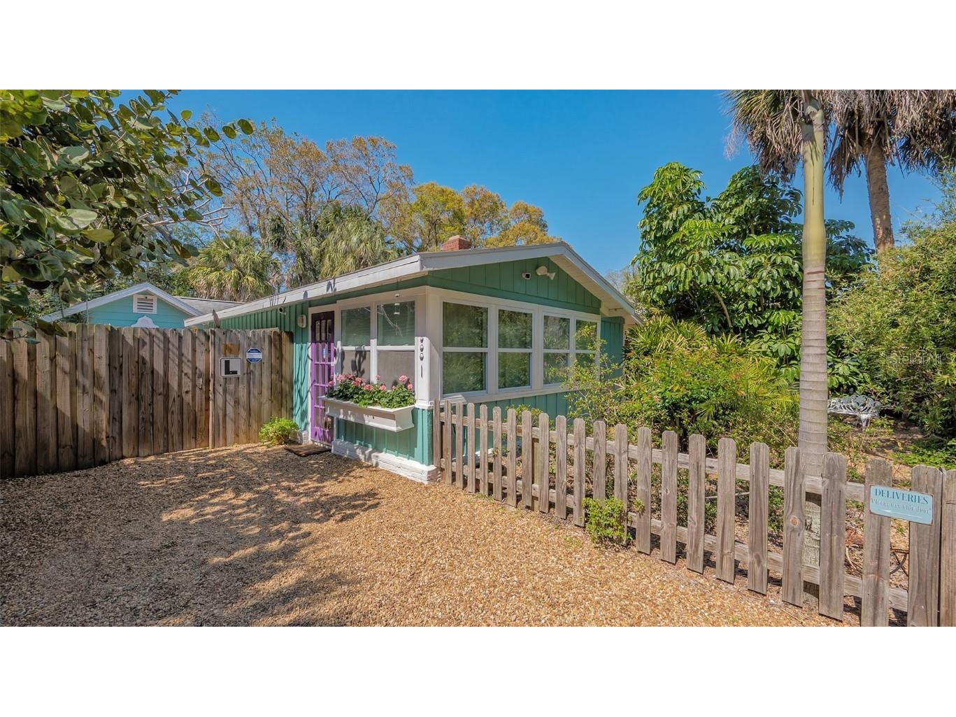 1921 Edgewater Drive, Sarasota, FL, 34234 | MLS: A4607282 | Edina Realty