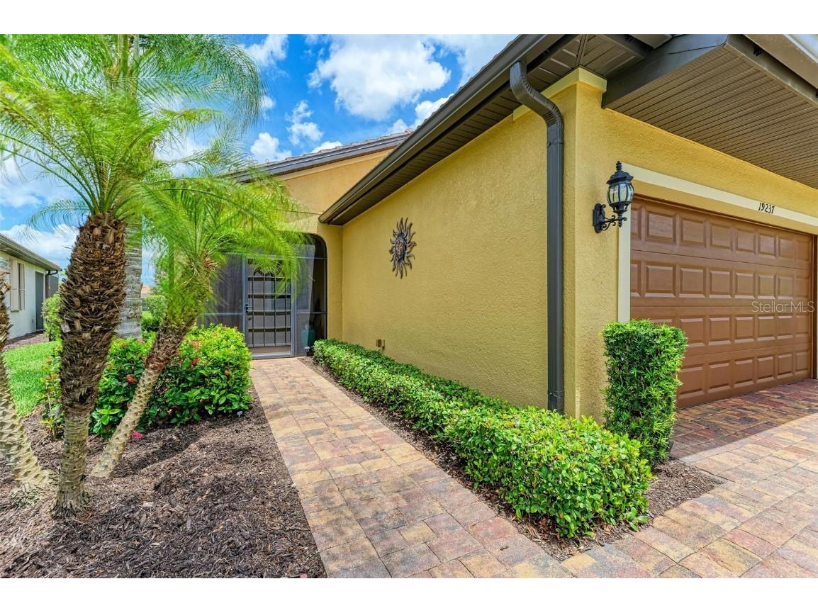 19237 Isadora Street, Venice, FL, 34293 | MLS: N6133508 | Edina Realty