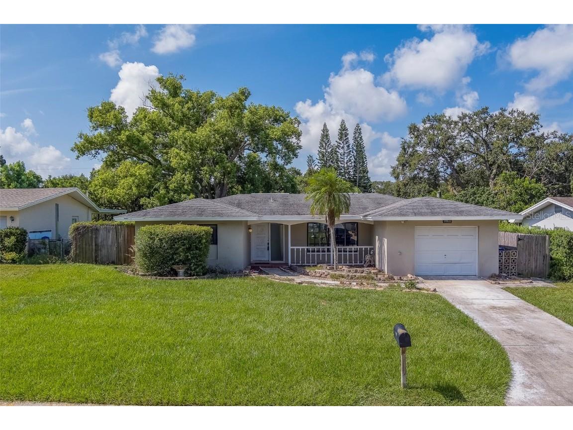 1946 Sierra Circle S, Largo, FL, 33770 | MLS: TB8409881 | Edina Realty