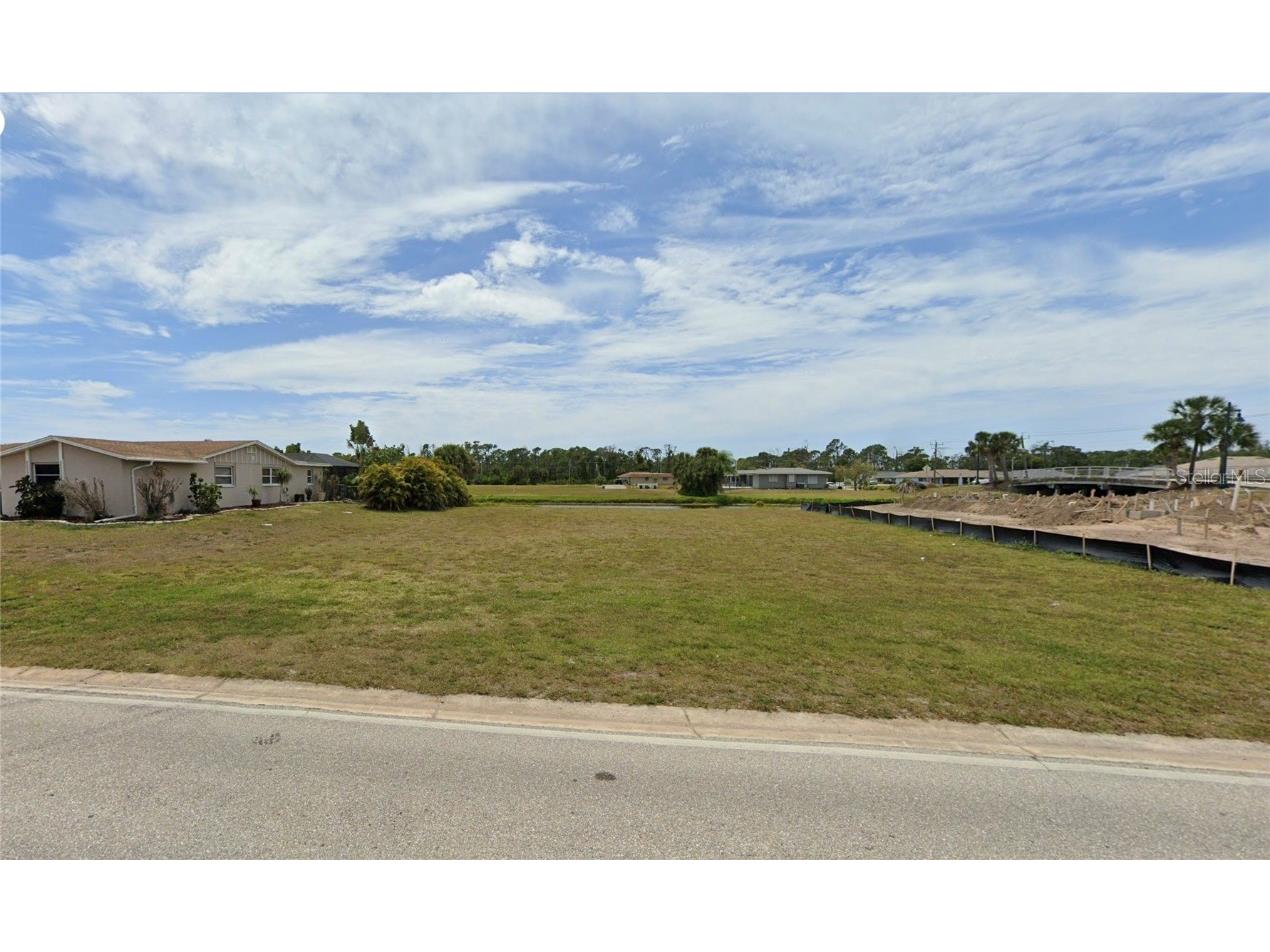 195 Rotonda Circle, Rotonda West, FL, 33947 | MLS: S5106424 | Edina Realty