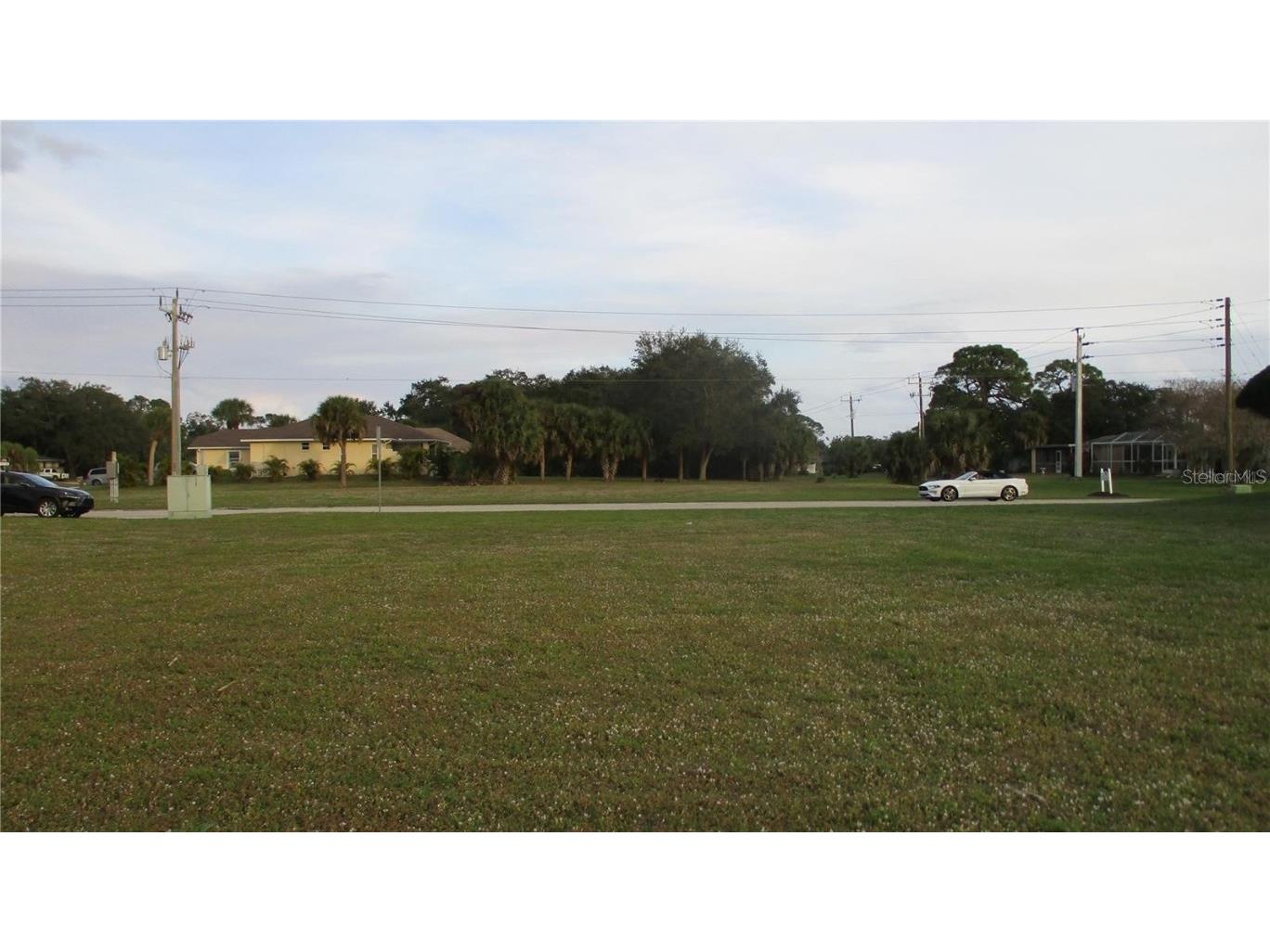 195 Rotonda Circle, Rotonda West, FL, 33947 | MLS: S5106424 | Edina Realty