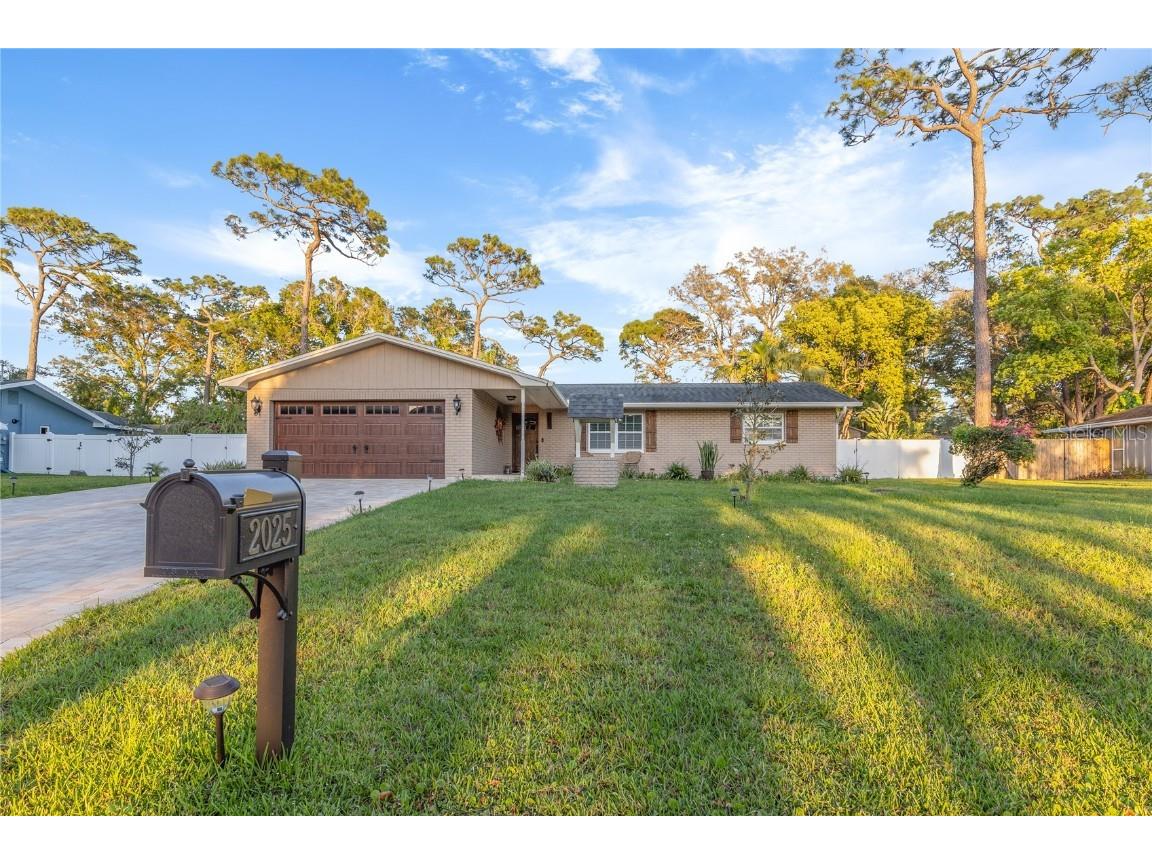 2025 Golf View Drive, Dunedin, FL, 34698 | MLS: O6189028 | Edina Realty