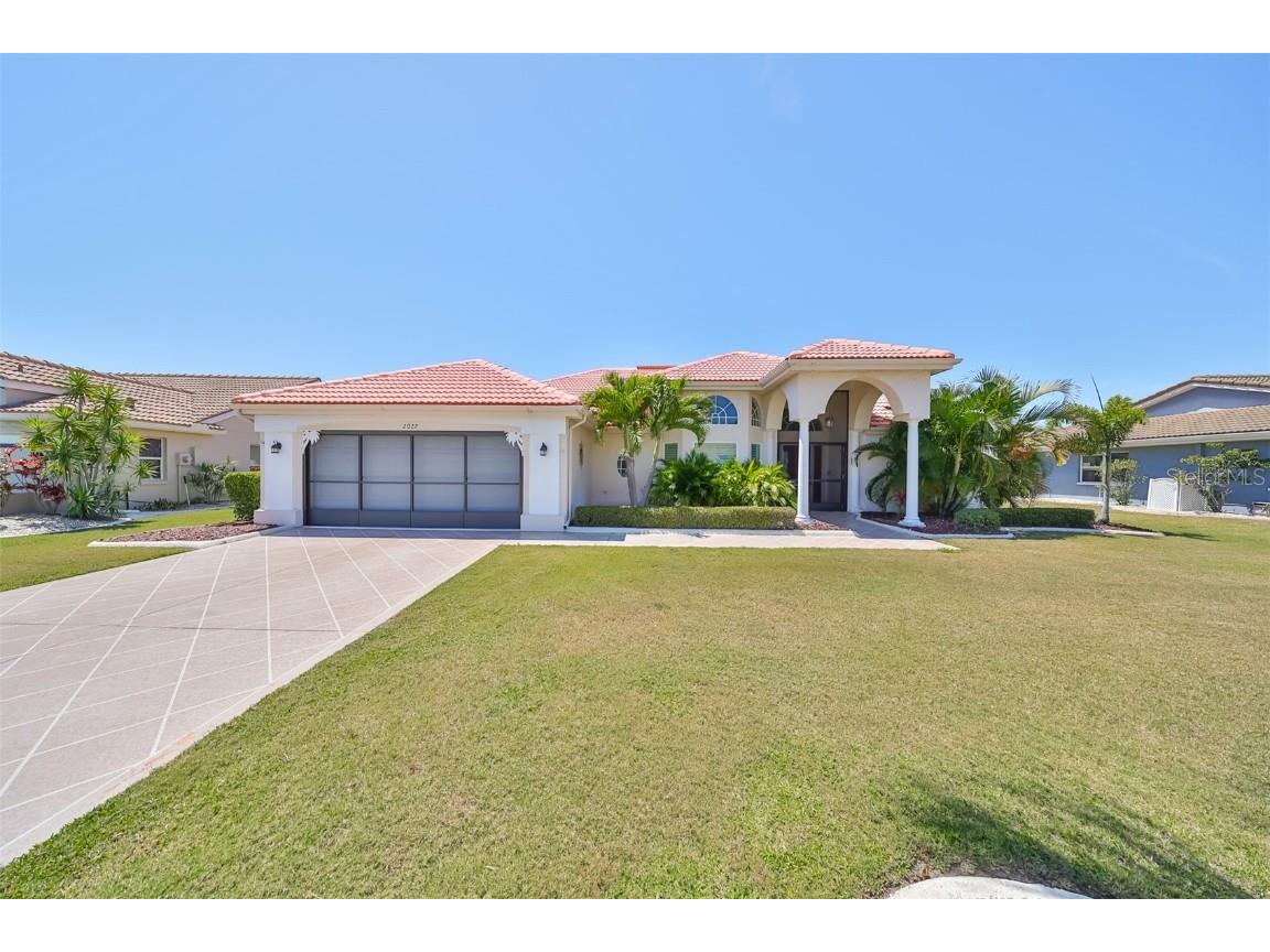 2027 New Bedford Drive, Sun City Center, FL, 33573 | MLS: T3513317 ...