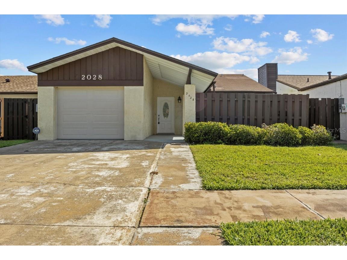 2028 Kings Crossing SW, Winter Haven, FL, 33880 | MLS: TB8354841 ...