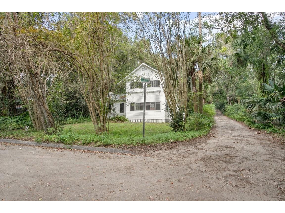 210 Colby Lane, Lake Helen, FL, 32744 | MLS: V4943911 | Edina Realty