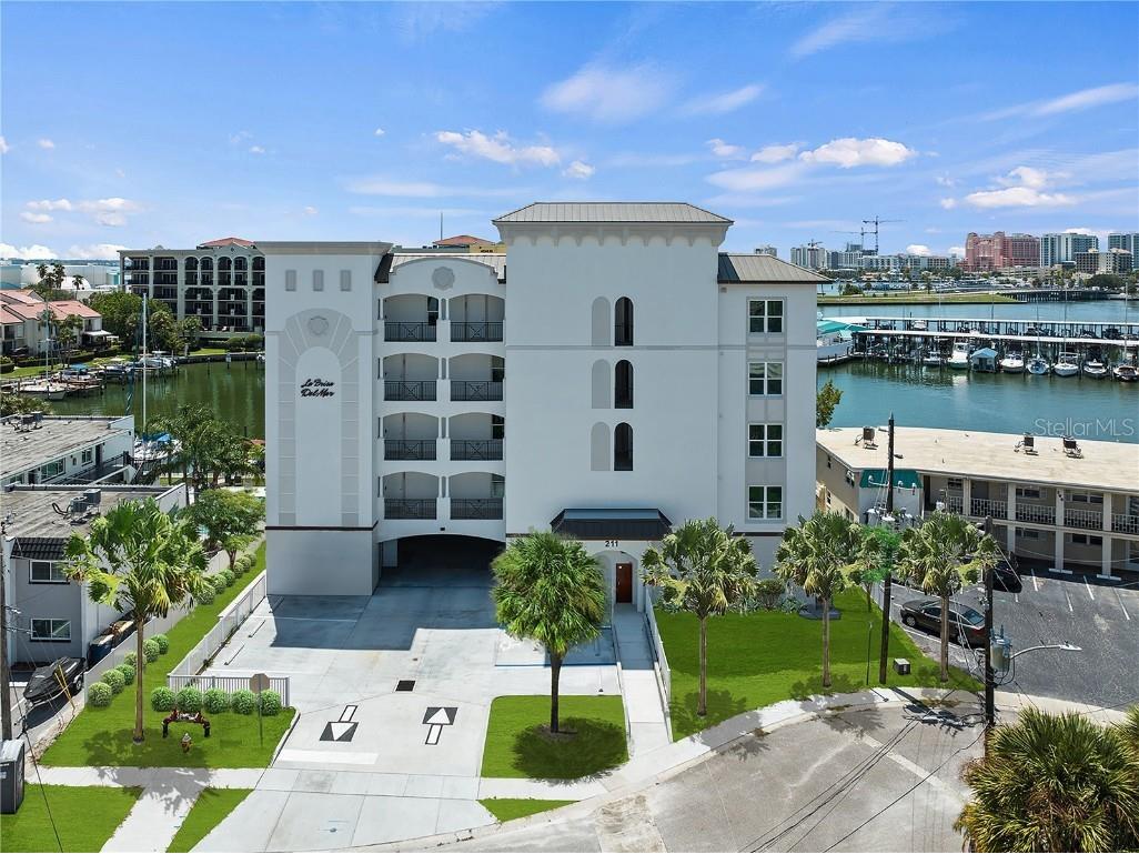 211 Dolphin Point #301, Clearwater, FL, 33767 | MLS: U8235365 | Edina ...