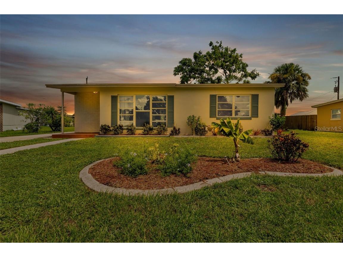 21140 Mcguire Avenue, Port Charlotte, FL, 33952 | MLS: C7493677 | Edina ...