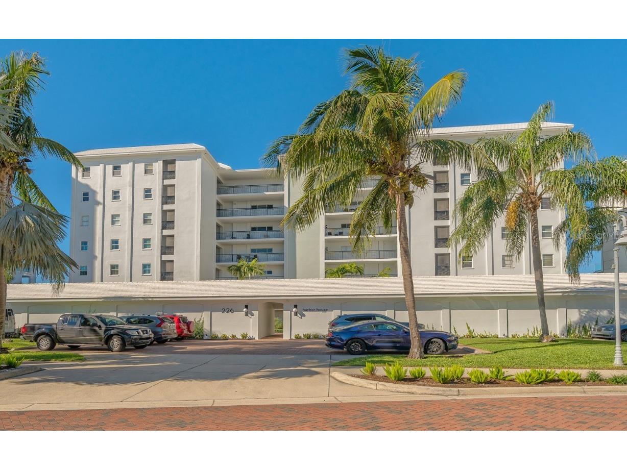 226 Golden Gate Point #24, Sarasota, FL, 34236 | MLS: A4573346 | Edina ...