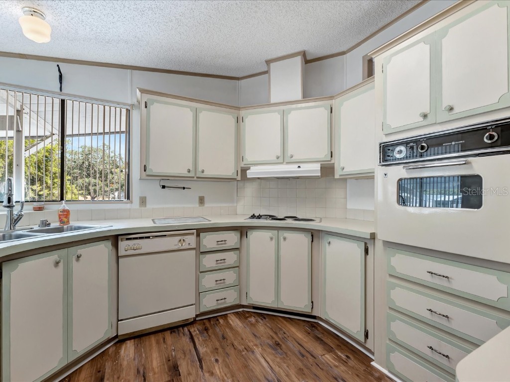 228 N Saint George Circle, Apollo Beach, FL, 33572 | MLS: T3520560 ...