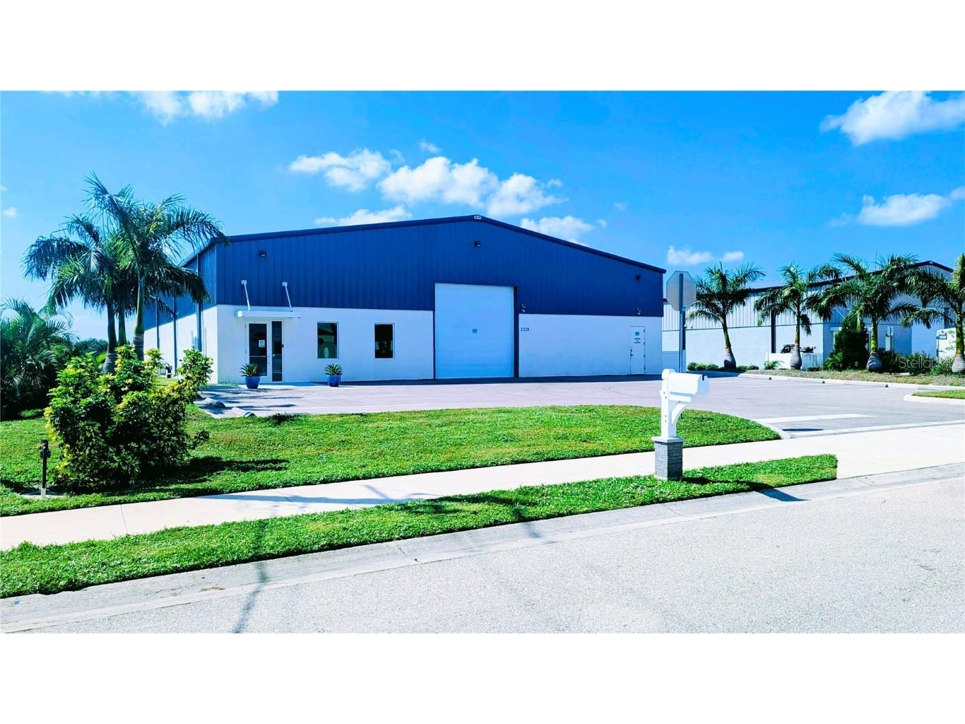 2328 72nd Drive E, Sarasota, FL, 34243 | MLS: A4620612 | Edina Realty