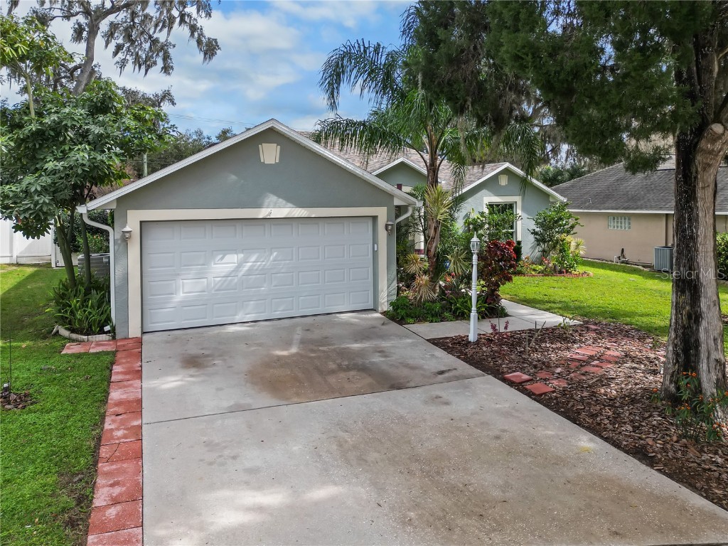 2331 Towering Oaks Circle, Seffner, FL, 33584 | MLS: L4942413 | Edina ...