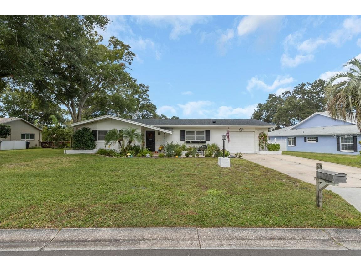 2388 Watrous Dr, Dunedin, FL, 34698 | MLS: U8219393 | Edina Realty