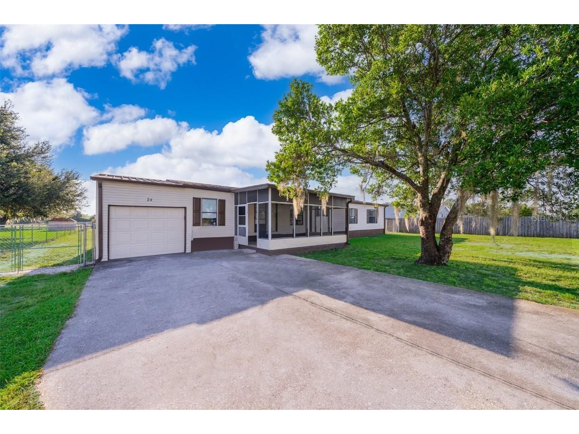24 Cactus Circle E, Winter Haven, FL, 33880 | MLS: O6143307 | Edina Realty