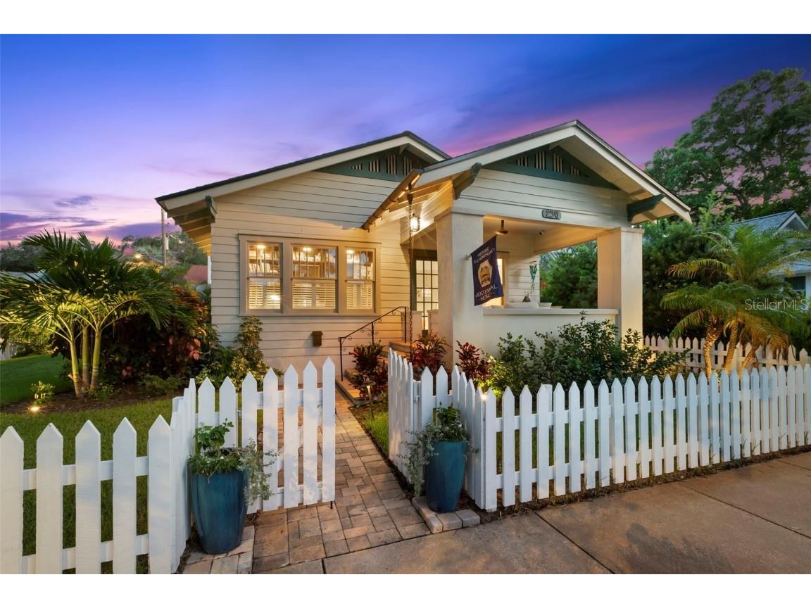 256 18th Avenue NE, Saint Petersburg, FL, 33704 | MLS: U8245677 | Edina ...