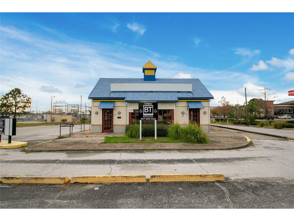 2880 S Bay Street, Eustis, FL, 32726 | MLS: O6170790 | Edina Realty