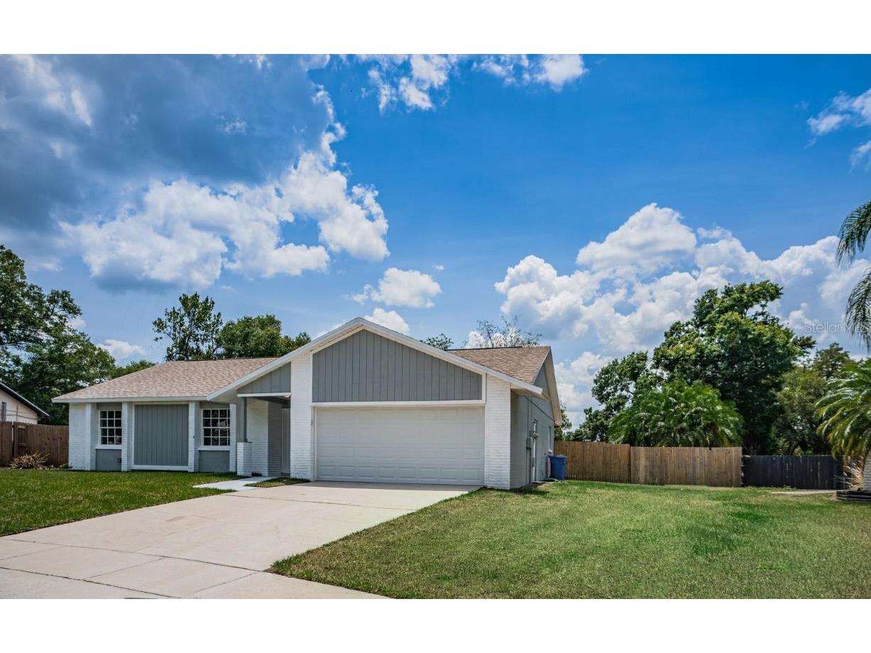 301 Black Oak Court, Seffner, FL, 33584 | MLS: T3524258 | Edina Realty