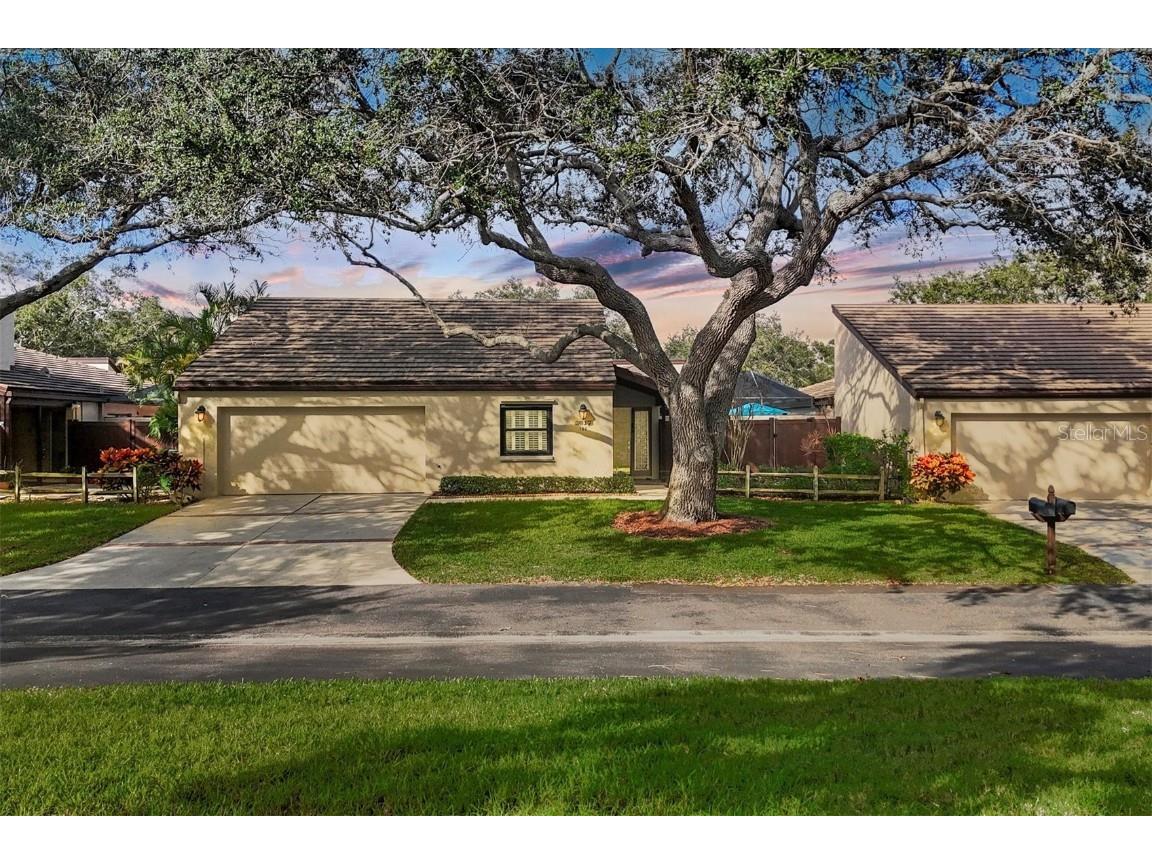 3617 Glen Oaks Manor Drive, Sarasota, FL, 34232 | MLS: A4597456 | Edina ...