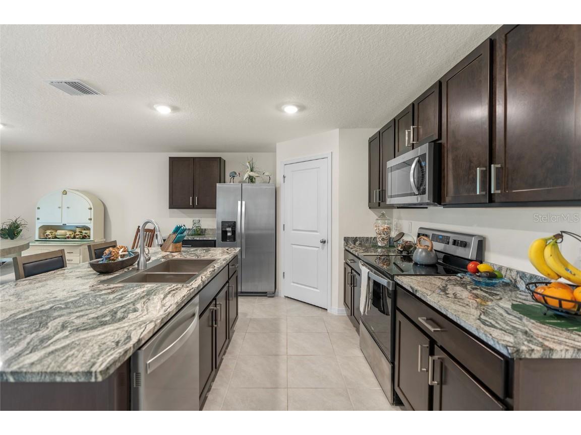 36296 Spanish Rose Drive, Dade City, FL, 33525 | MLS: T3517876 | Edina ...