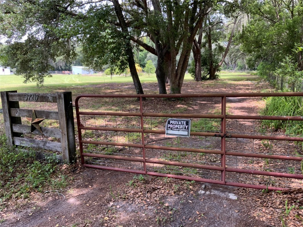 37219 Tucker Road, Zephyrhills, FL, 33541 | MLS: T3529330 | Edina Realty