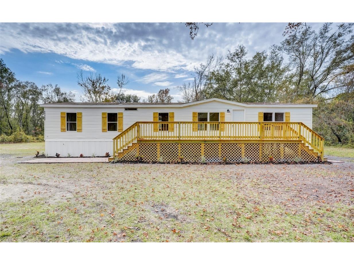 38952 Bay Avenue, Zephyrhills, FL, 33540 | MLS: T3494395 | Edina Realty
