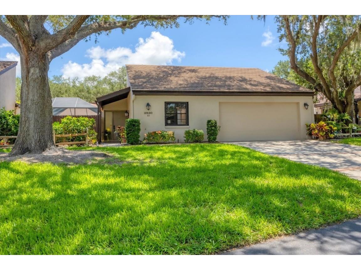 3930 Glen Oaks Manor Drive, Sarasota, FL, 34232 | MLS: A4607595 | Edina ...