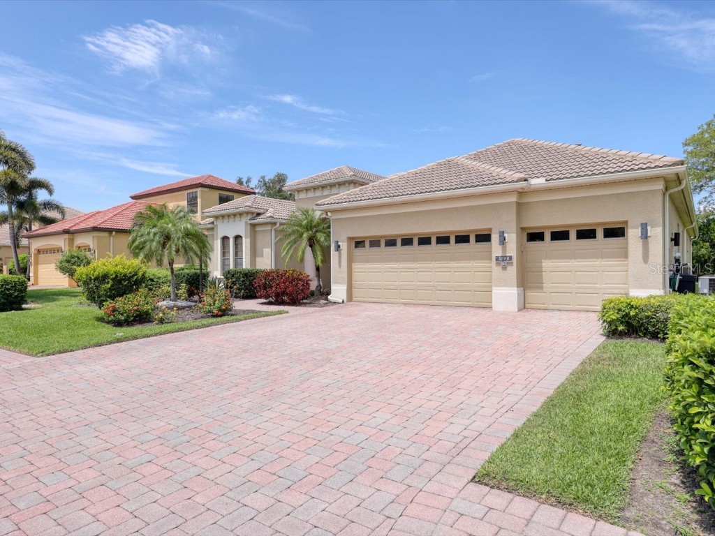 4688 Tuscana Drive, Sarasota, FL, 34241 | MLS: A4614030 | Edina Realty