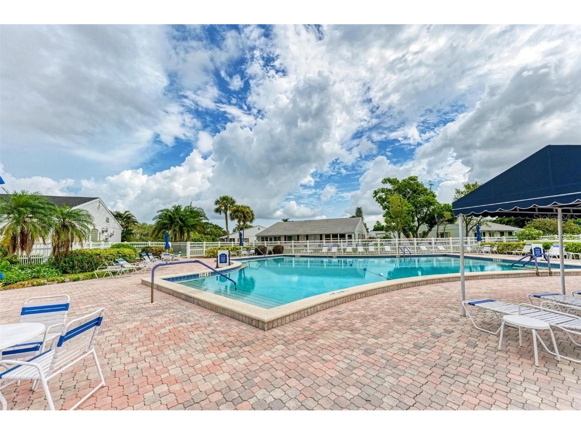 4795 Independence Drive, Bradenton, FL, 34210 | MLS: A4615690 | Edina ...