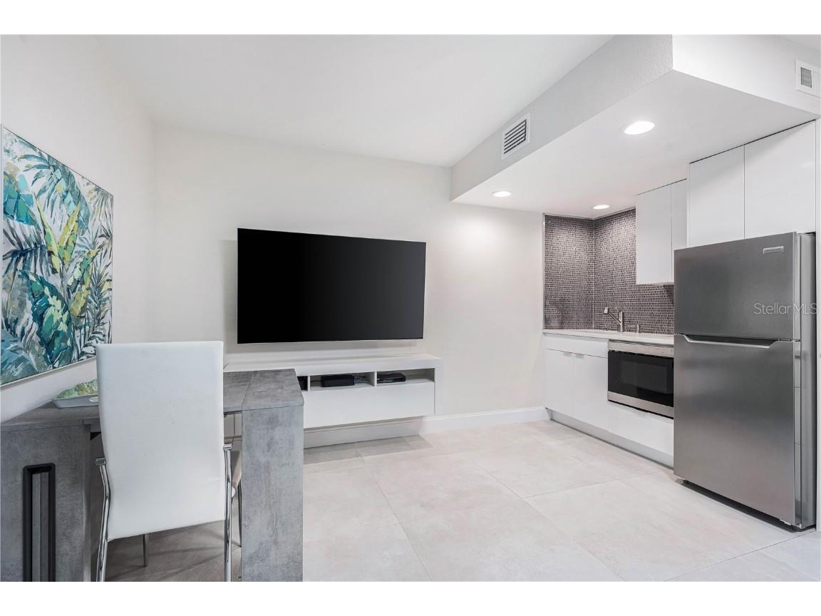 4939 Commonwealth Drive, Sarasota, FL, 34242 | MLS: A4597800 | Edina Realty