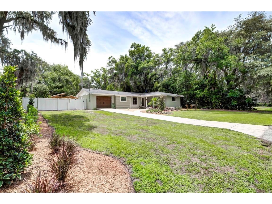 516 Cypress Lane, Lutz, FL, 33548 | MLS: T3526542 | Edina Realty