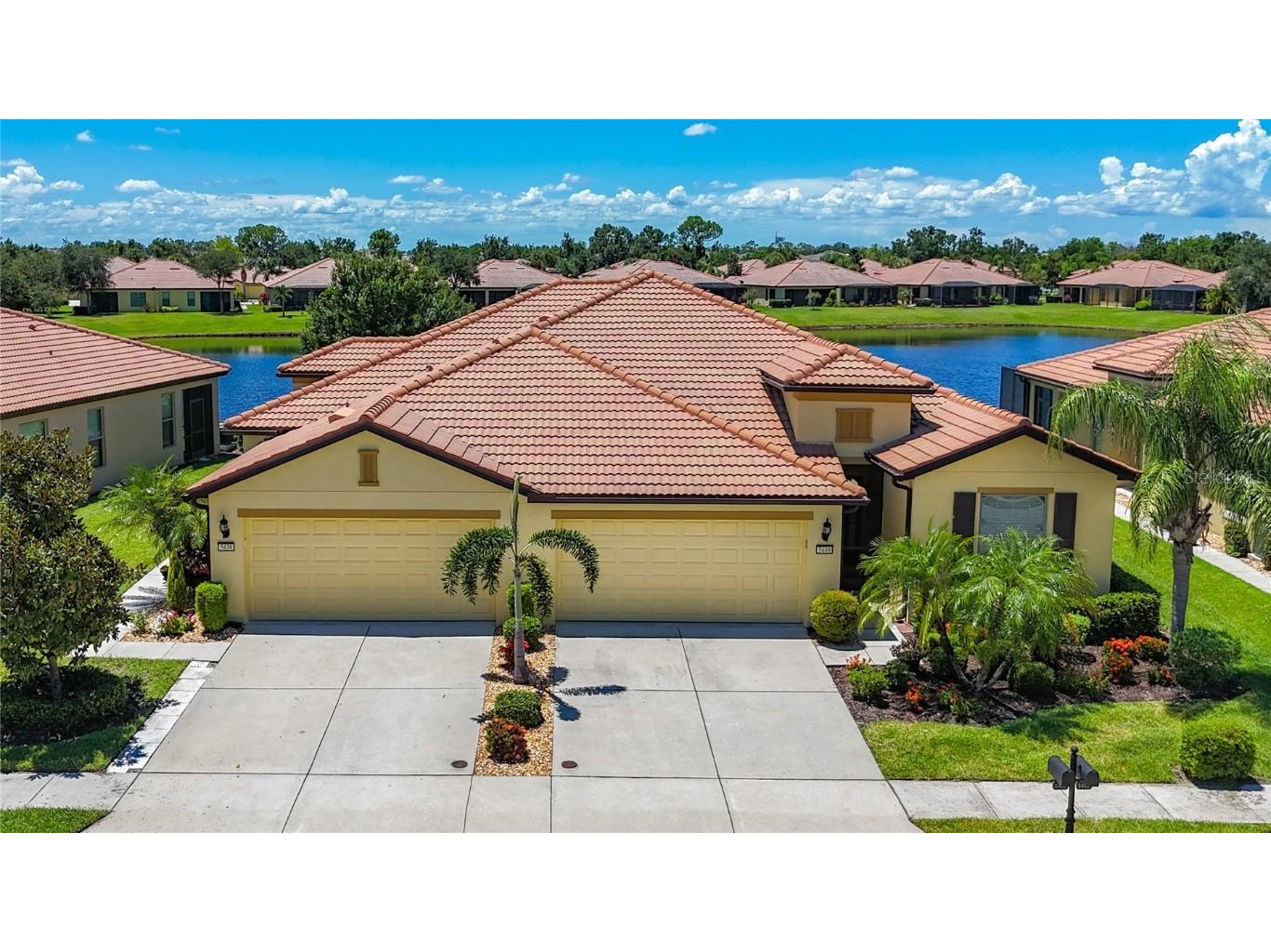 5440 Sunset Falls Drive, Apollo Beach, FL, 33572 | MLS: TB8410059 ...