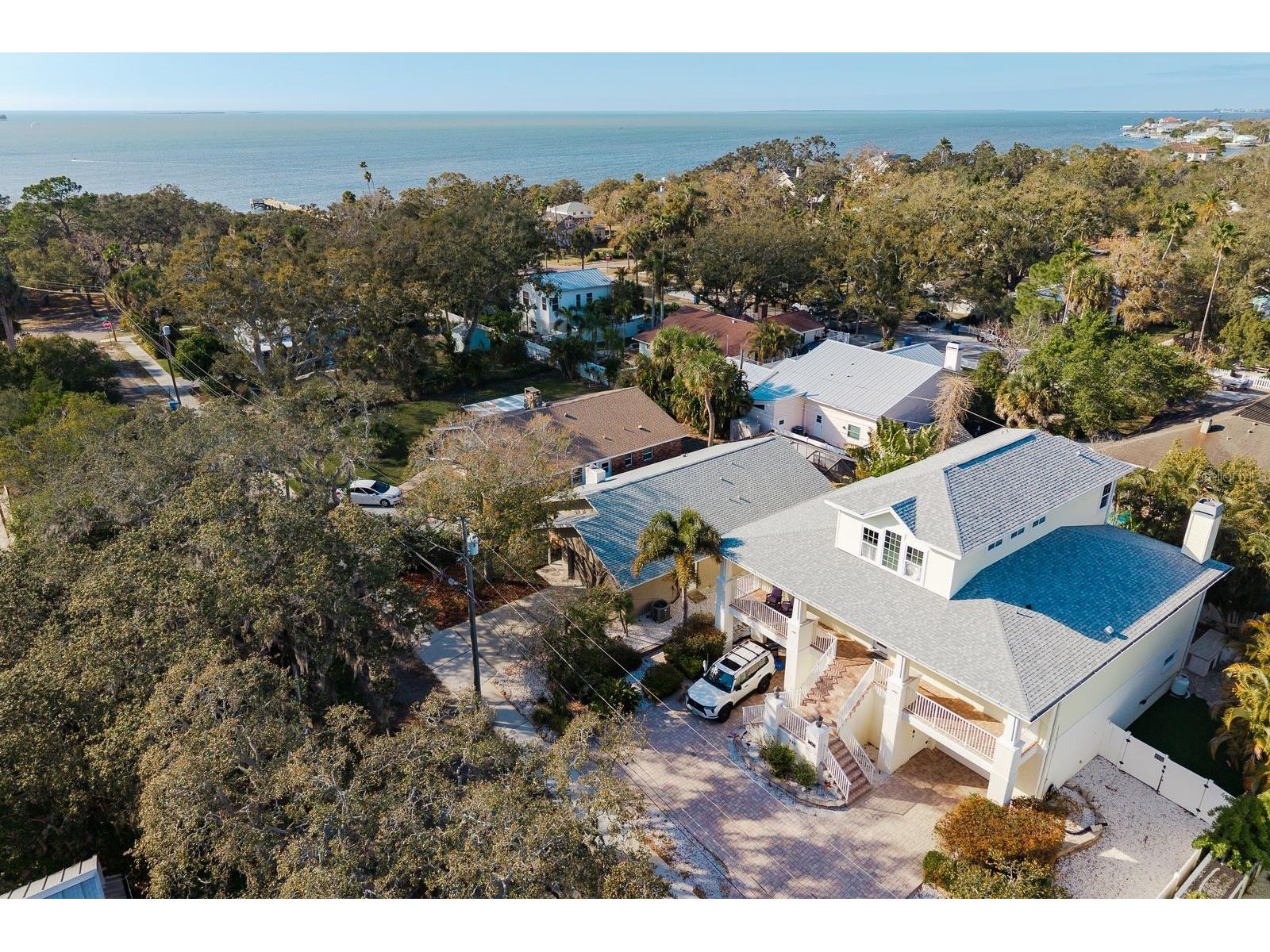 550 Ontario Avenue, Crystal Beach, FL, 34681 | MLS: TB8475182 | Edina ...