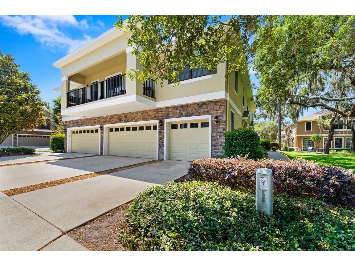 5522 Kinglethill Drive, Lithia, FL, 33547 | MLS: T3521441 | Edina Realty