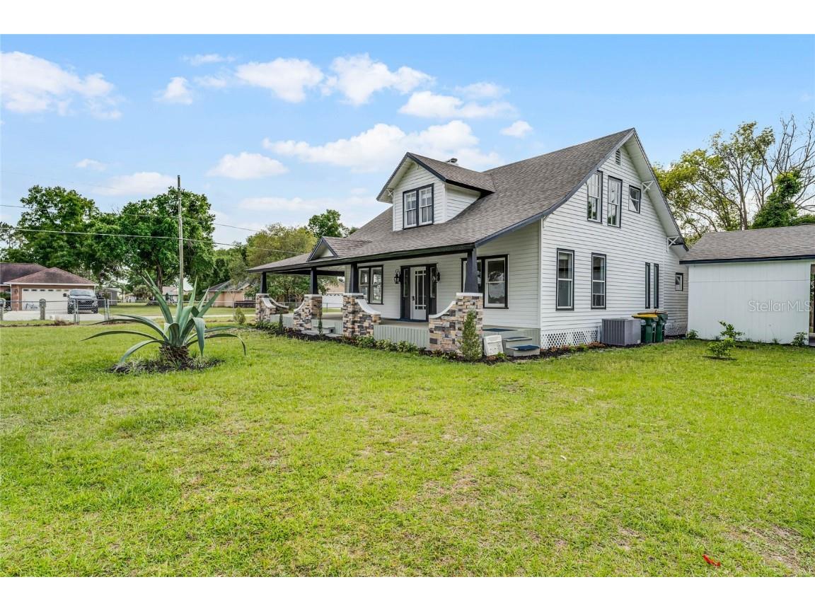 588 Guerrant Street, Umatilla, FL, 32784 | MLS: O6195069 | Edina Realty