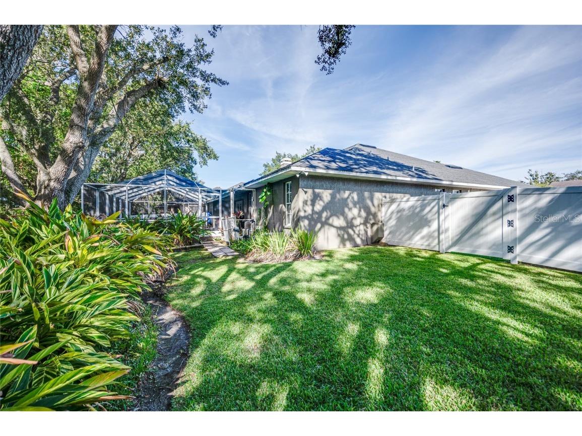 5966 Lake Victoria Dr, Lakeland, FL, 33813 | MLS: O6161066 | Edina Realty