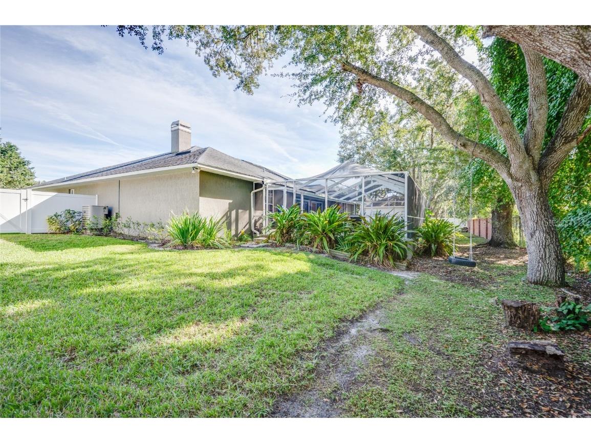 5966 Lake Victoria Dr, Lakeland, FL, 33813 | MLS: O6161066 | Edina Realty