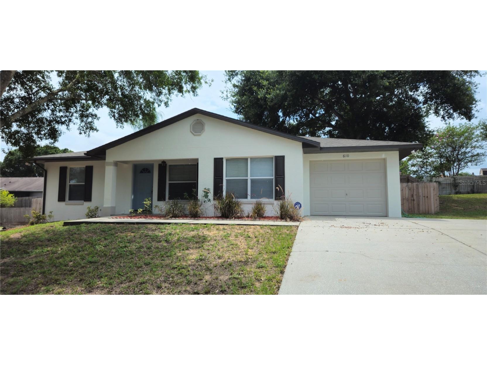 610 Windridge Place, Tavares, FL, 32778 | MLS: O6330098 | Edina Realty