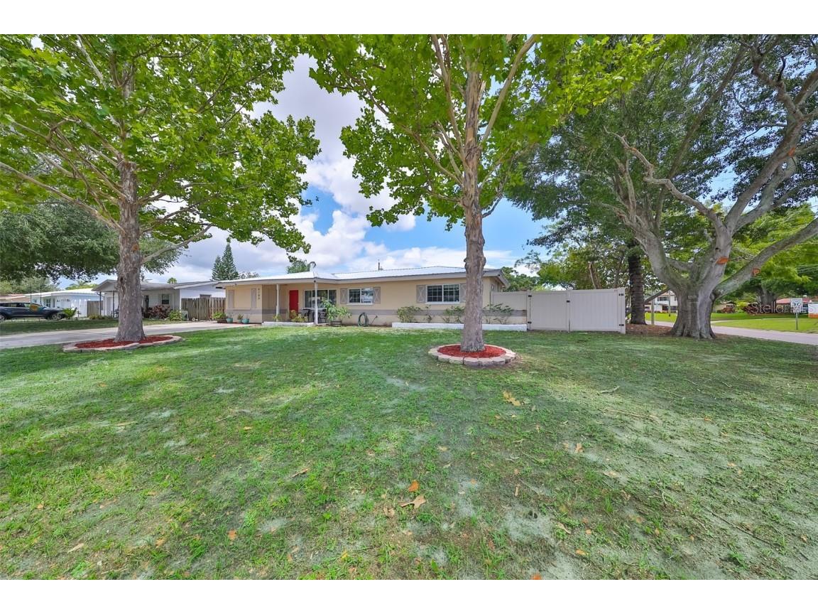 6180 42nd Avenue N, Saint Petersburg, FL, 33709 | MLS: T3537802 | Edina ...