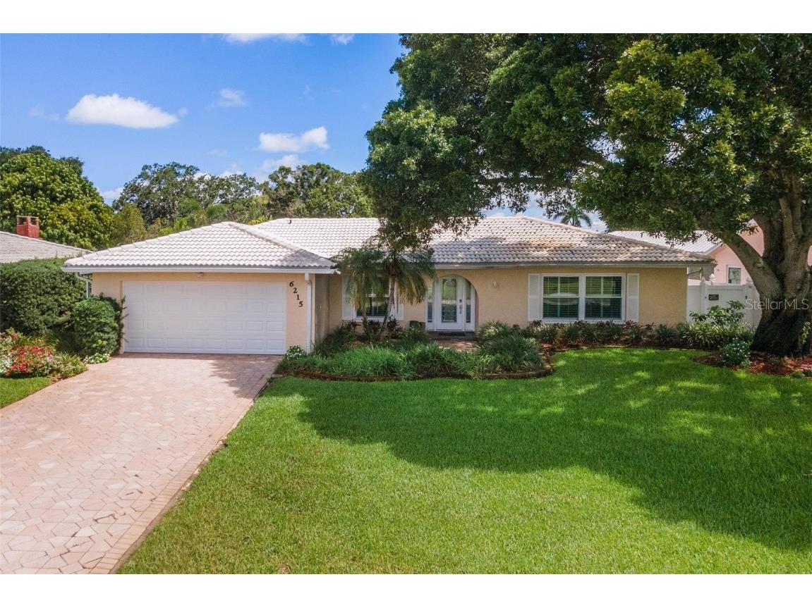 6215 43rd Avenue N, Saint Petersburg, FL, 33709 | MLS: U8246438 | Edina ...